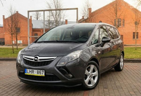 Opel Zafira Tourer 2012 in Plunge, with an engine capacity of 2.00 L and mileage of 274 thousand km for 4700 €, photo 1 on AUTOMOTO.COM.LV