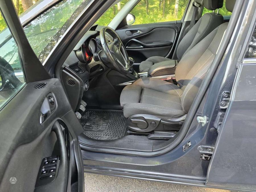 Violets Opel Zafira Tourer 2012 Ukmergė, ar dzinēja tilpumu 1.96 L un nobraukumu 305 tūkst. km par 3950 €, foto 12 vietnē AUTOMOTO.COM.LV