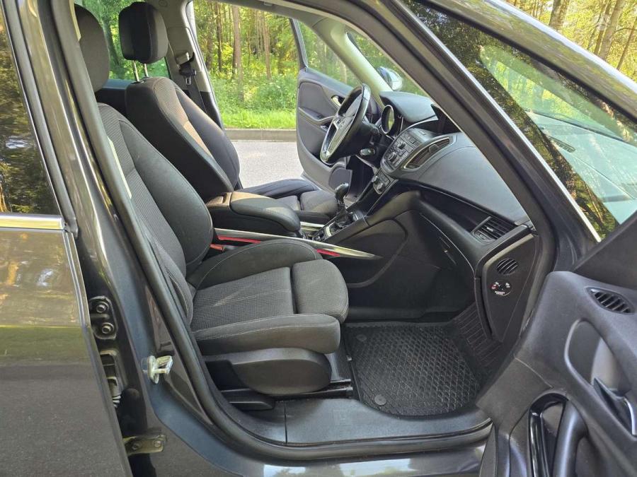 Violets Opel Zafira Tourer 2012 Ukmergė, ar dzinēja tilpumu 1.96 L un nobraukumu 305 tūkst. km par 3950 €, foto 16 vietnē AUTOMOTO.COM.LV