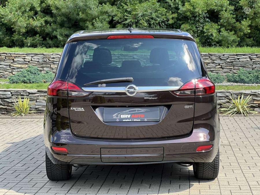 Violet Opel Zafira Tourer 2012 in Kedainiai, with an engine capacity of 1.96 L and mileage of 260 thousand km for 6350 €, photo 10 on AUTOMOTO.COM.LV