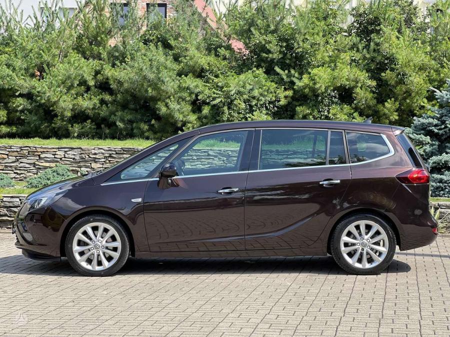 Violet Opel Zafira Tourer 2012 in Kedainiai, with an engine capacity of 1.96 L and mileage of 260 thousand km for 6350 €, photo 12 on AUTOMOTO.COM.LV