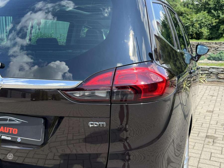 Violet Opel Zafira Tourer 2012 in Kedainiai, with an engine capacity of 1.96 L and mileage of 260 thousand km for 6350 €, photo 18 on AUTOMOTO.COM.LV