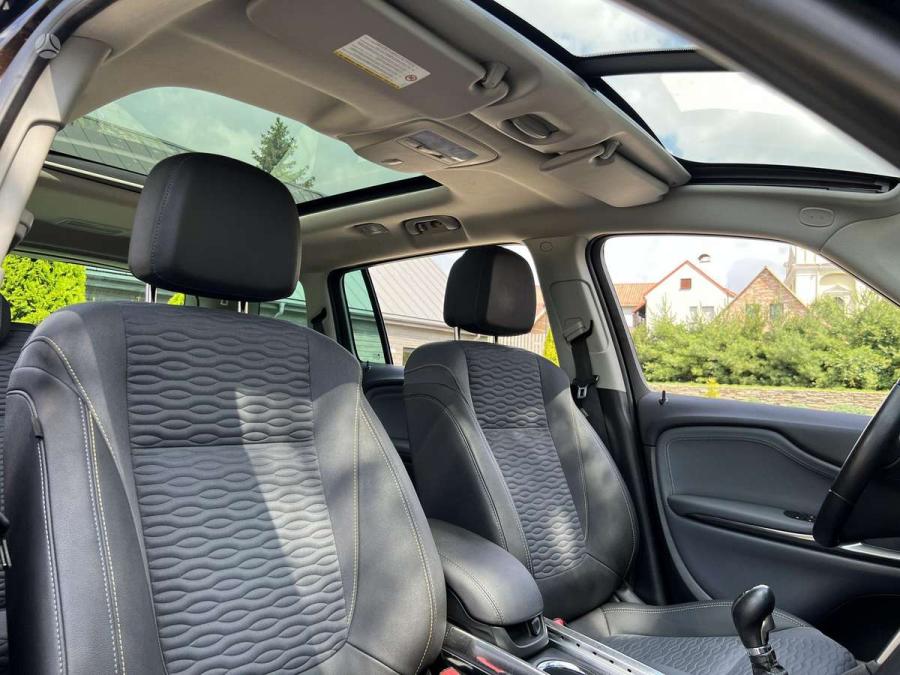 Violet Opel Zafira Tourer 2012 in Kedainiai, with an engine capacity of 1.96 L and mileage of 260 thousand km for 6350 €, photo 30 on AUTOMOTO.COM.LV