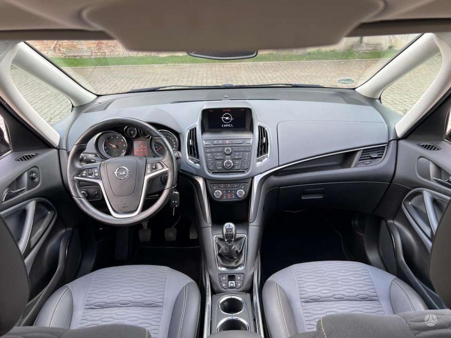 Violet Opel Zafira Tourer 2012 in Kedainiai, with an engine capacity of 1.96 L and mileage of 260 thousand km for 6350 €, photo 32 on AUTOMOTO.COM.LV