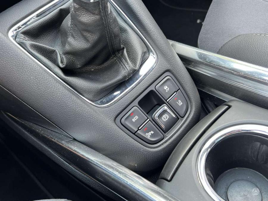 Violet Opel Zafira Tourer 2012 in Kedainiai, with an engine capacity of 1.96 L and mileage of 260 thousand km for 6350 €, photo 35 on AUTOMOTO.COM.LV