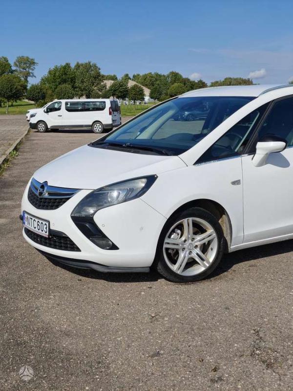 Balts Opel Zafira Tourer 2011 Kauņa, ar dzinēja tilpumu 1.96 L un nobraukumu 340 tūkst. km par 2950 €, foto 3 vietnē AUTOMOTO.COM.LV