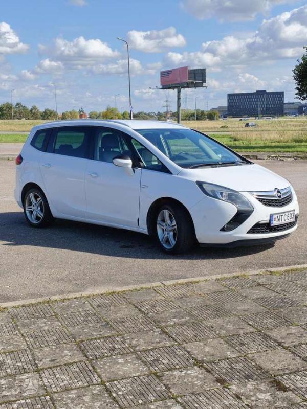 Balts Opel Zafira Tourer 2011 Kauņa, ar dzinēja tilpumu 1.96 L un nobraukumu 340 tūkst. km par 2950 €, foto 5 vietnē AUTOMOTO.COM.LV