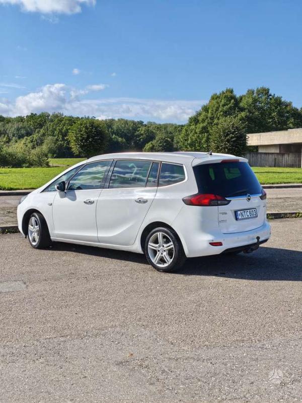 Balts Opel Zafira Tourer 2011 Kauņa, ar dzinēja tilpumu 1.96 L un nobraukumu 340 tūkst. km par 2950 €, foto 8 vietnē AUTOMOTO.COM.LV