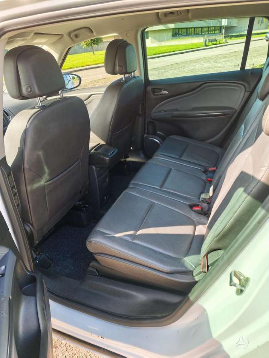 Balts Opel Zafira Tourer 2011 Kauņa, ar dzinēja tilpumu 1.96 L un nobraukumu 340 tūkst. km par 2950 €, foto 13 vietnē AUTOMOTO.COM.LV