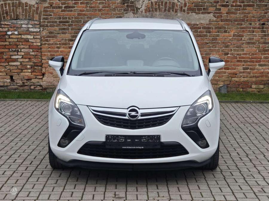 White Opel Zafira Tourer 2012 in Kedainiai, with an engine capacity of 1.96 L and mileage of 275 thousand km for 5600 €, photo 3 on AUTOMOTO.COM.LV