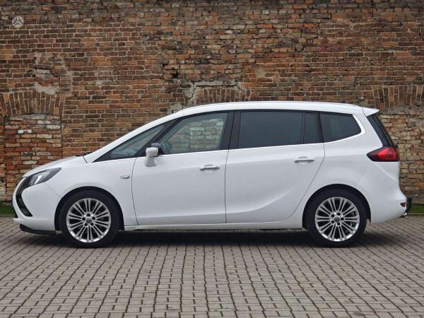 White Opel Zafira Tourer 2012 in Kedainiai, with an engine capacity of 1.96 L and mileage of 275 thousand km for 5600 €, photo 5 on AUTOMOTO.COM.LV
