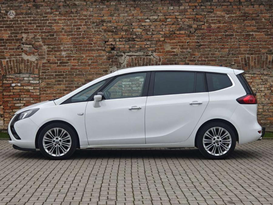 White Opel Zafira Tourer 2012 in Kedainiai, with an engine capacity of 1.96 L and mileage of 275 thousand km for 5600 €, photo 5 on AUTOMOTO.COM.LV
