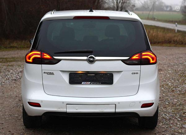 White Opel Zafira Tourer 2012 in Kretinga, with an engine capacity of 1.96 L and mileage of 281 thousand km for 5899 €, photo 10 on AUTOMOTO.COM.LV