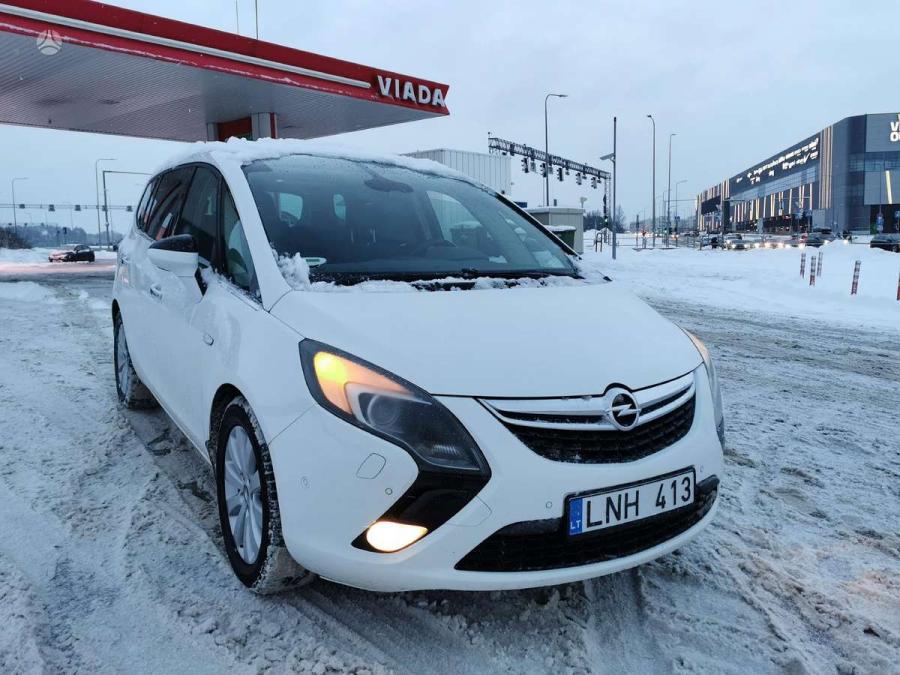 Balts Opel Zafira Tourer 2012 Viļņa, ar dzinēja tilpumu 1.96 L un nobraukumu 330 tūkst. km par 4200 €, foto 1 vietnē AUTOMOTO.COM.LV