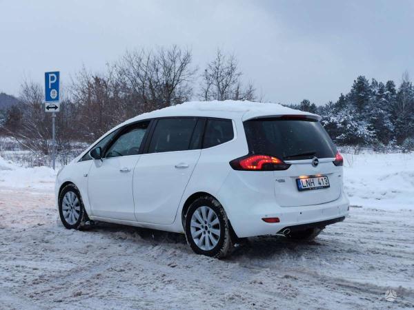 Balts Opel Zafira Tourer 2012 Viļņa, ar dzinēja tilpumu 1.96 L un nobraukumu 330 tūkst. km par 4200 €, foto 3 vietnē AUTOMOTO.COM.LV