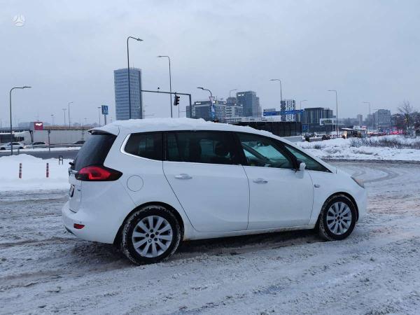 Balts Opel Zafira Tourer 2012 Viļņa, ar dzinēja tilpumu 1.96 L un nobraukumu 330 tūkst. km par 4200 €, foto 4 vietnē AUTOMOTO.COM.LV