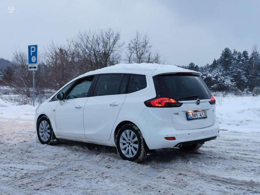 Balts Opel Zafira Tourer 2012 Viļņa, ar dzinēja tilpumu 1.96 L un nobraukumu 300 tūkst. km par 4200 €, foto 3 vietnē AUTOMOTO.COM.LV