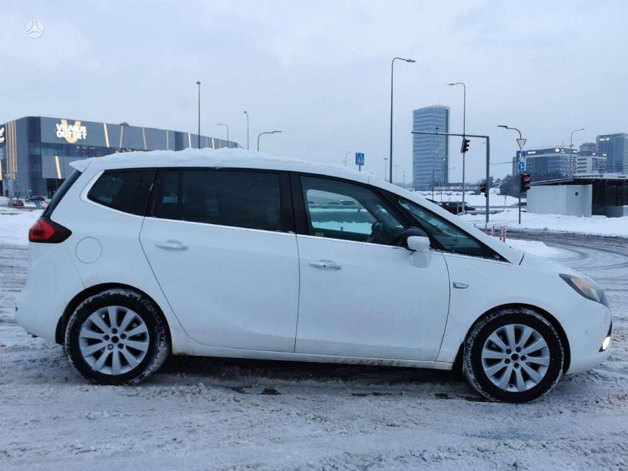 Balts Opel Zafira Tourer 2012 Viļņa, ar dzinēja tilpumu 1.96 L un nobraukumu 300 tūkst. km par 4200 €, foto 5 vietnē AUTOMOTO.COM.LV