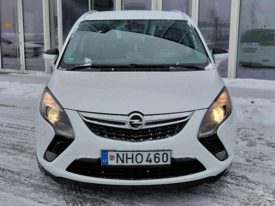 Белый Опель Zafira Tourer 2012 в Вильнюс, объемом двигателя 1.60 л и пробегом 223 тыс. км за 3200 €, фото 2 на AUTOMOTO.COM.LV