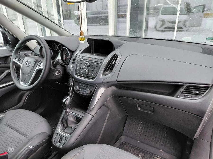 Белый Опель Zafira Tourer 2012 в Вильнюс, объемом двигателя 1.60 л и пробегом 223 тыс. км за 3200 €, фото 12 на AUTOMOTO.COM.LV