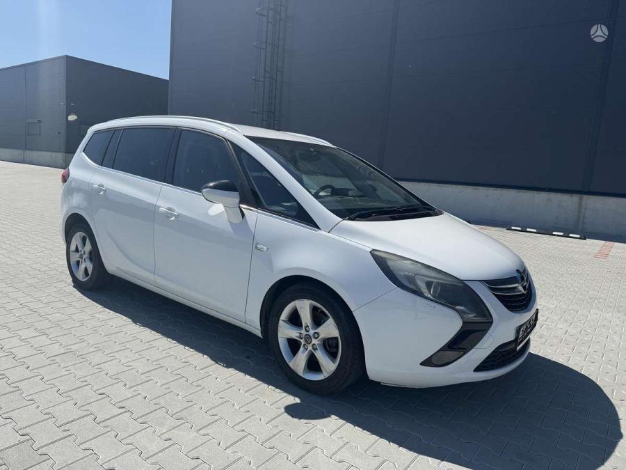 Balts Opel Zafira Tourer 2012 Šauļi, ar dzinēja tilpumu 1.60 L un nobraukumu 200 tūkst. km par 3850 €, foto 1 vietnē AUTOMOTO.COM.LV