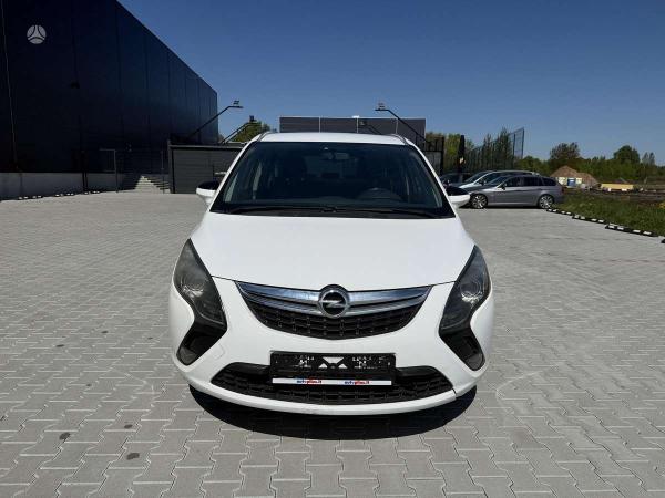White Opel Zafira Tourer 2012 in Siauliai, with an engine capacity of 1.60 L and mileage of 200 thousand km for 3850 €, photo 3 on AUTOMOTO.COM.LV