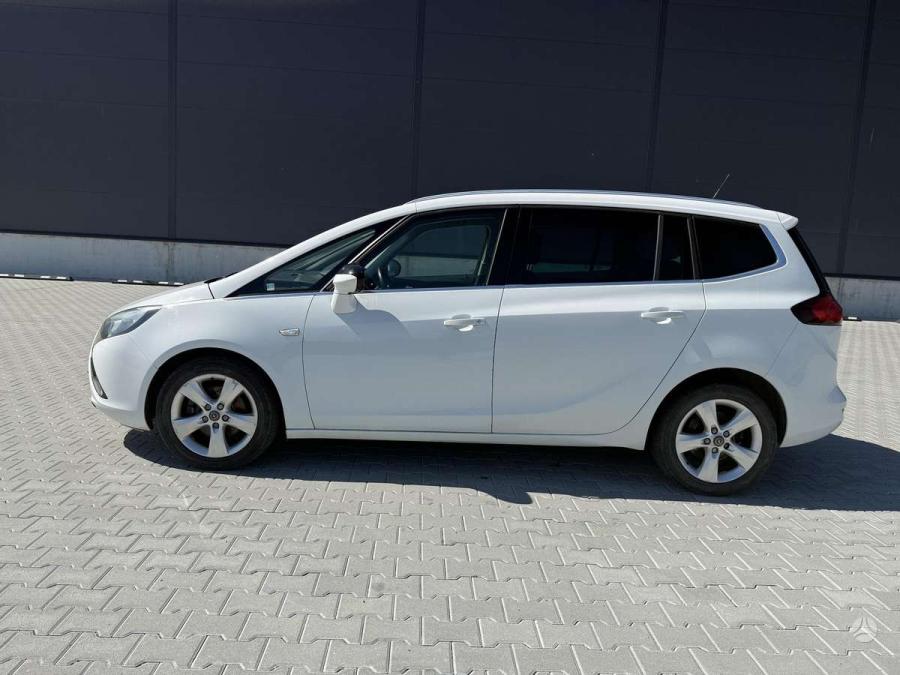 Balts Opel Zafira Tourer 2012 Šauļi, ar dzinēja tilpumu 1.60 L un nobraukumu 200 tūkst. km par 3850 €, foto 5 vietnē AUTOMOTO.COM.LV