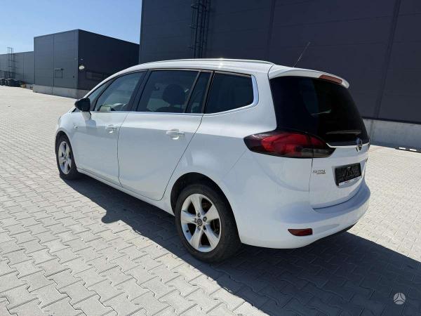 White Opel Zafira Tourer 2012 in Siauliai, with an engine capacity of 1.60 L and mileage of 200 thousand km for 3850 €, photo 6 on AUTOMOTO.COM.LV
