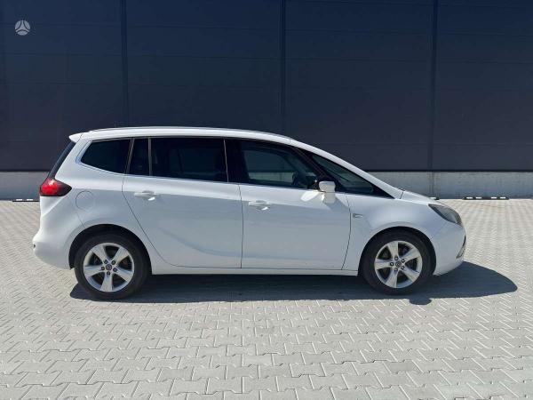 White Opel Zafira Tourer 2012 in Siauliai, with an engine capacity of 1.60 L and mileage of 200 thousand km for 3850 €, photo 7 on AUTOMOTO.COM.LV