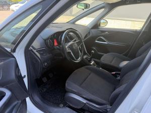 Balts Opel Zafira Tourer 2012 Šauļi, ar dzinēja tilpumu 1.60 L un nobraukumu 200 tūkst. km par 3850 €, foto 12 vietnē AUTOMOTO.COM.LV