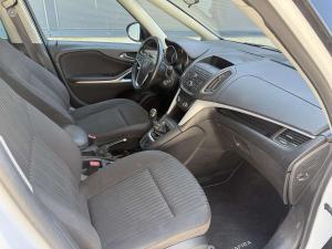 Balts Opel Zafira Tourer 2012 Šauļi, ar dzinēja tilpumu 1.60 L un nobraukumu 200 tūkst. km par 3850 €, foto 16 vietnē AUTOMOTO.COM.LV