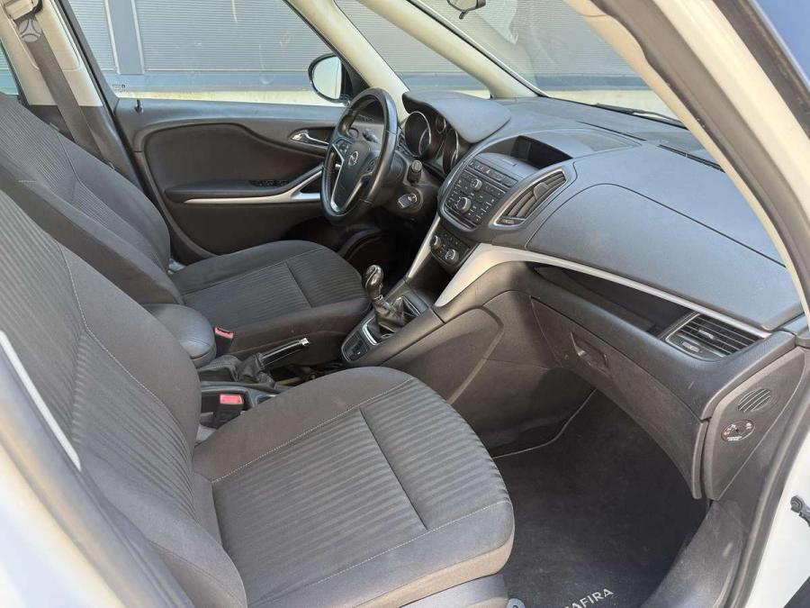 Balts Opel Zafira Tourer 2012 Šauļi, ar dzinēja tilpumu 1.60 L un nobraukumu 200 tūkst. km par 3850 €, foto 16 vietnē AUTOMOTO.COM.LV