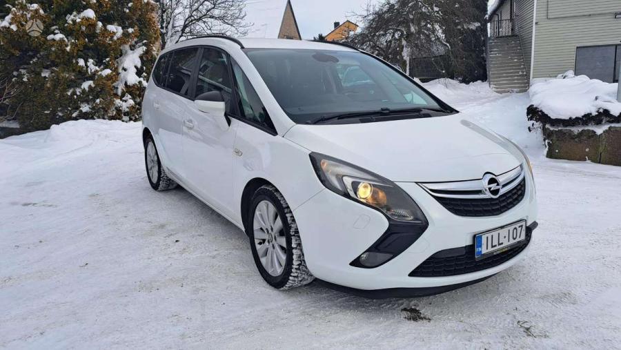 Белый Опель Zafira Tourer 2013 в Плунге, объемом двигателя 1.96 л и пробегом 251 тыс. км за 5700 €, фото 1 на AUTOMOTO.COM.LV