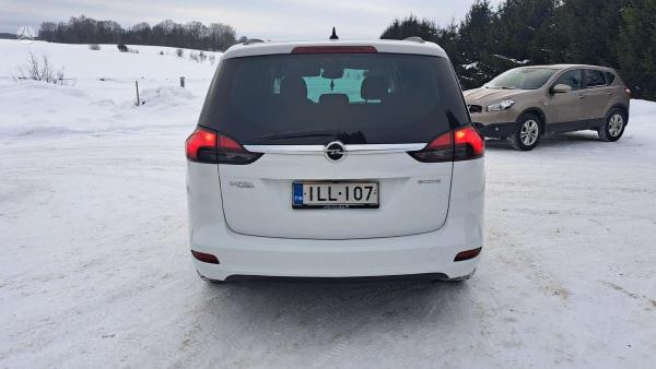 White Opel Zafira Tourer 2013 in Plunge, with an engine capacity of 1.96 L and mileage of 251 thousand km for 5700 €, photo 6 on AUTOMOTO.COM.LV