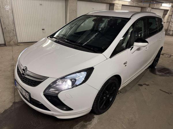 White Opel Zafira Tourer 2013 in Vilnius, with an engine capacity of 1.96 L and mileage of 315 thousand km for 4900 €, photo 4 on AUTOMOTO.COM.LV
