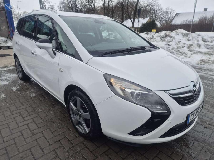 White Opel Zafira Tourer 2013 in Taurage, with an engine capacity of 1.96 L and mileage of 197 thousand km for 4950 €, photo 2 on AUTOMOTO.COM.LV