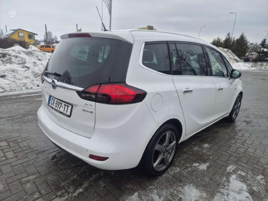White Opel Zafira Tourer 2013 in Taurage, with an engine capacity of 1.96 L and mileage of 197 thousand km for 4950 €, photo 3 on AUTOMOTO.COM.LV