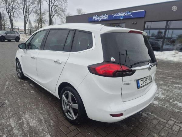 White Opel Zafira Tourer 2013 in Taurage, with an engine capacity of 1.96 L and mileage of 197 thousand km for 4950 €, photo 4 on AUTOMOTO.COM.LV