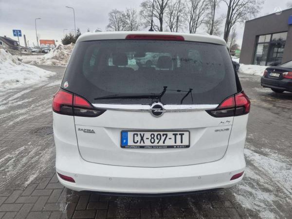 White Opel Zafira Tourer 2013 in Taurage, with an engine capacity of 1.96 L and mileage of 197 thousand km for 4950 €, photo 5 on AUTOMOTO.COM.LV