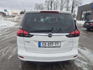 White Opel Zafira Tourer 2013 in Taurage, with an engine capacity of 1.96 L and mileage of 197 thousand km for 4950 €, photo 5 on AUTOMOTO.COM.LV