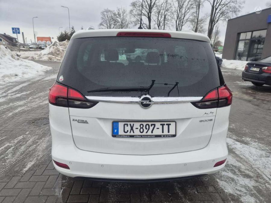 White Opel Zafira Tourer 2013 in Taurage, with an engine capacity of 1.96 L and mileage of 197 thousand km for 4950 €, photo 5 on AUTOMOTO.COM.LV