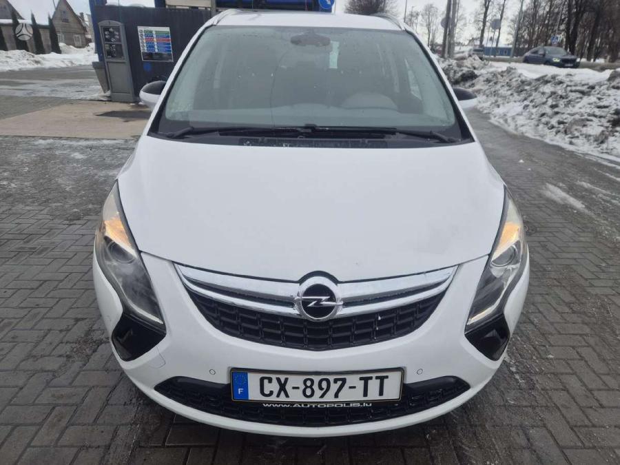 White Opel Zafira Tourer 2013 in Taurage, with an engine capacity of 1.96 L and mileage of 197 thousand km for 4950 €, photo 6 on AUTOMOTO.COM.LV