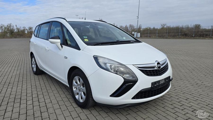 White Opel Zafira Tourer 2013 in Marijampole, with an engine capacity of 1.60 L and mileage of 218 thousand km for 3400 €, photo 1 on AUTOMOTO.COM.LV