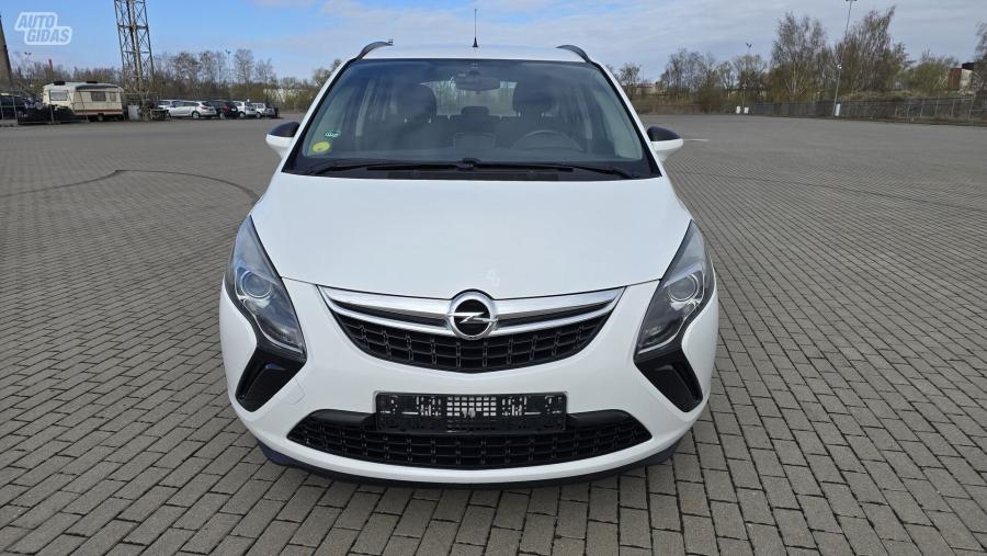 White Opel Zafira Tourer 2013 in Marijampole, with an engine capacity of 1.60 L and mileage of 218 thousand km for 3400 €, photo 4 on AUTOMOTO.COM.LV