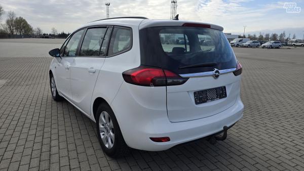 Balts Opel Zafira Tourer 2013 Marijampole, ar dzinēja tilpumu 1.60 L un nobraukumu 218 tūkst. km par 3400 €, foto 4 vietnē AUTOMOTO.COM.LV