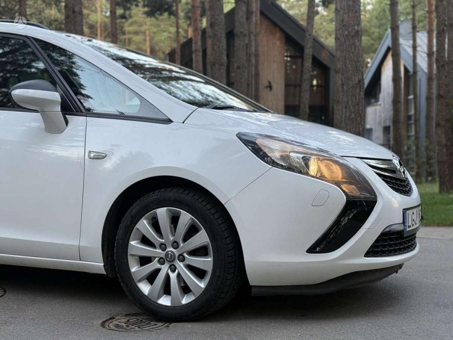 Balts Opel Zafira Tourer 2013 Viļņa, ar dzinēja tilpumu 2.00 L un nobraukumu 270 tūkst. km par 4500 €, foto 5 vietnē AUTOMOTO.COM.LV
