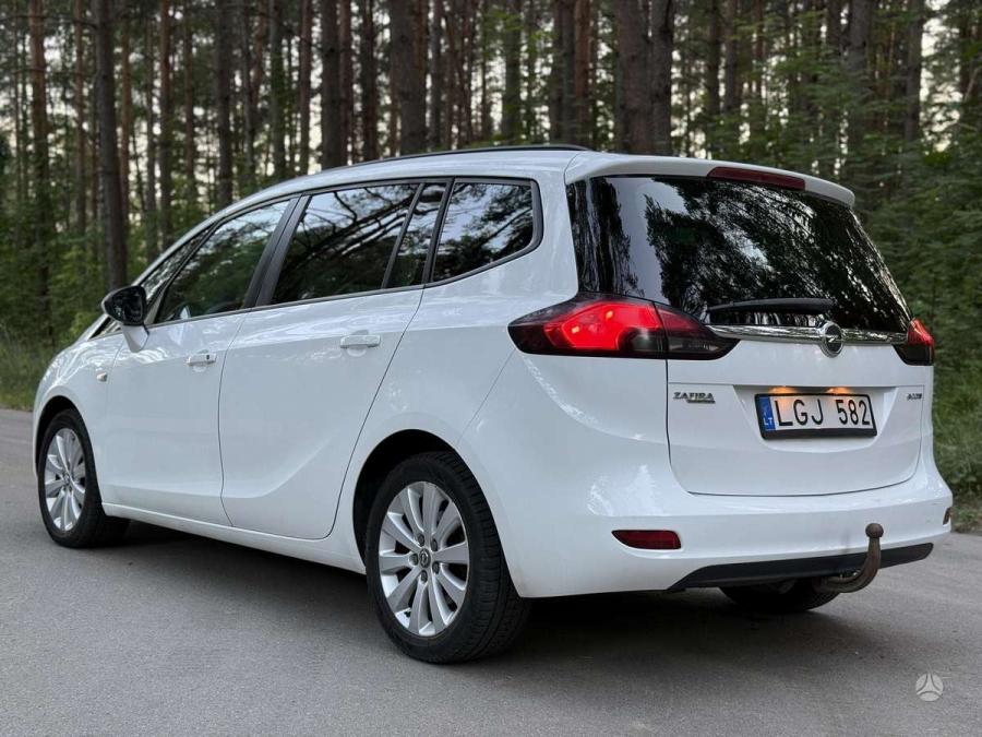Balts Opel Zafira Tourer 2013 Viļņa, ar dzinēja tilpumu 2.00 L un nobraukumu 270 tūkst. km par 4500 €, foto 6 vietnē AUTOMOTO.COM.LV