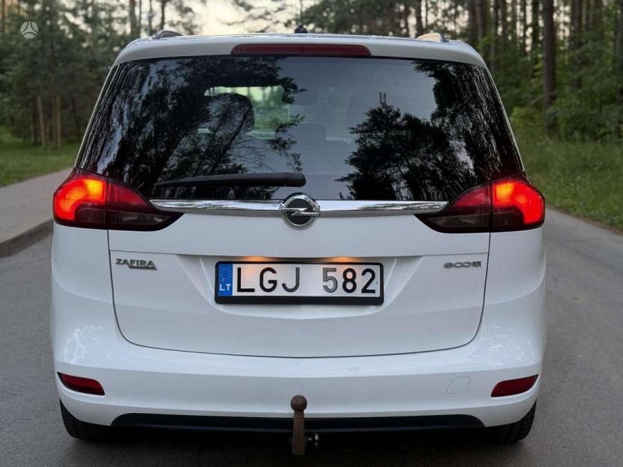 Balts Opel Zafira Tourer 2013 Viļņa, ar dzinēja tilpumu 2.00 L un nobraukumu 270 tūkst. km par 4500 €, foto 8 vietnē AUTOMOTO.COM.LV