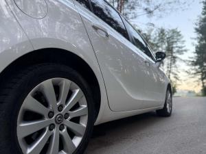 Balts Opel Zafira Tourer 2013 Viļņa, ar dzinēja tilpumu 2.00 L un nobraukumu 270 tūkst. km par 4500 €, foto 9 vietnē AUTOMOTO.COM.LV