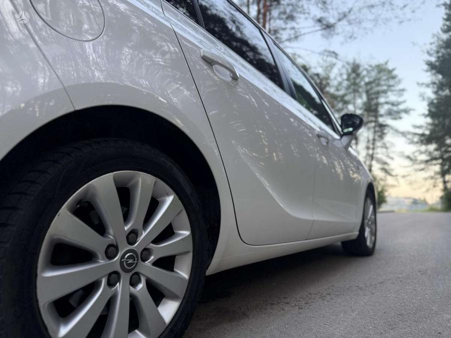 Balts Opel Zafira Tourer 2013 Viļņa, ar dzinēja tilpumu 2.00 L un nobraukumu 270 tūkst. km par 4500 €, foto 9 vietnē AUTOMOTO.COM.LV